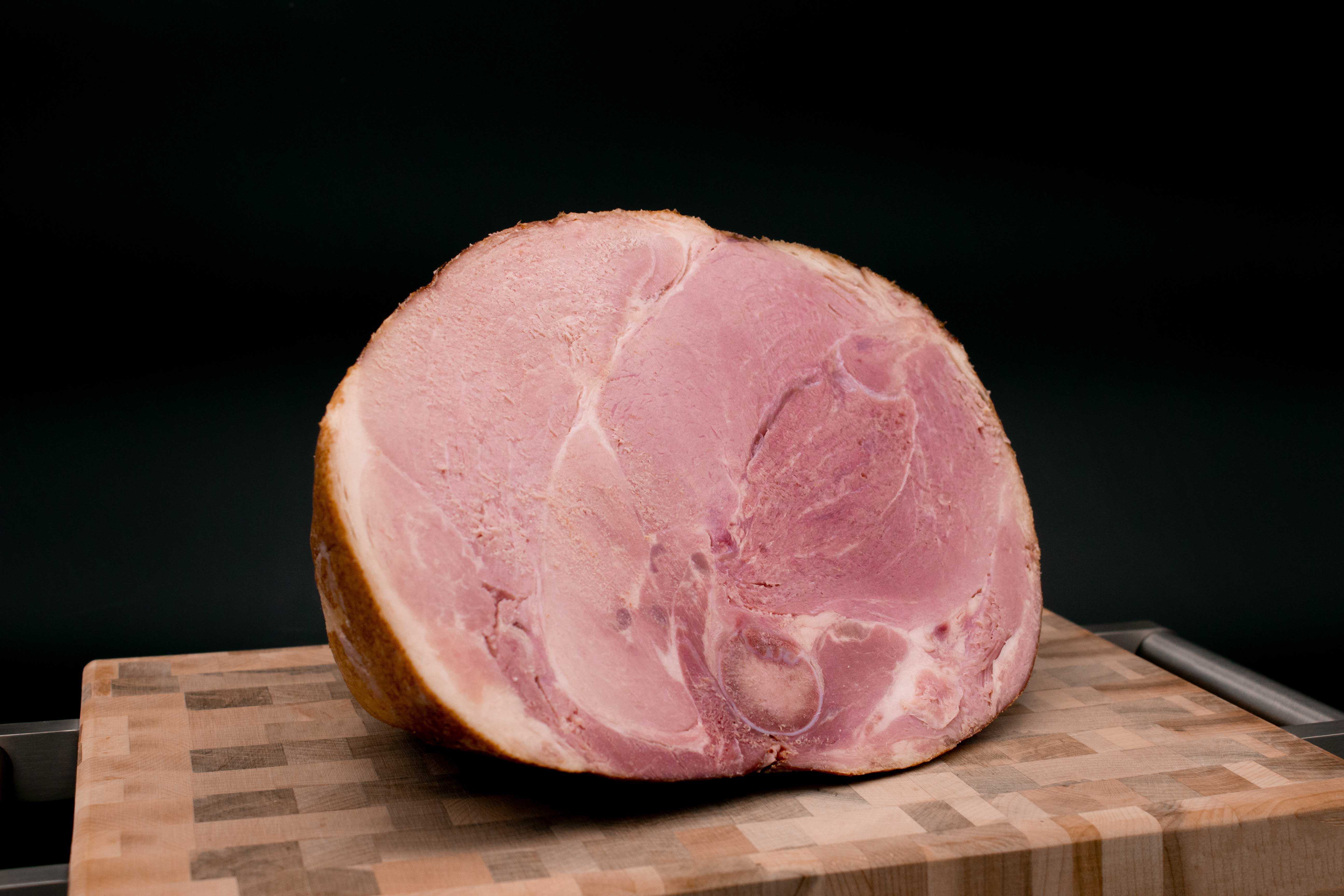Slow cooking ham - Lévesque Tradition | Fumé naturellement au bois d’érable